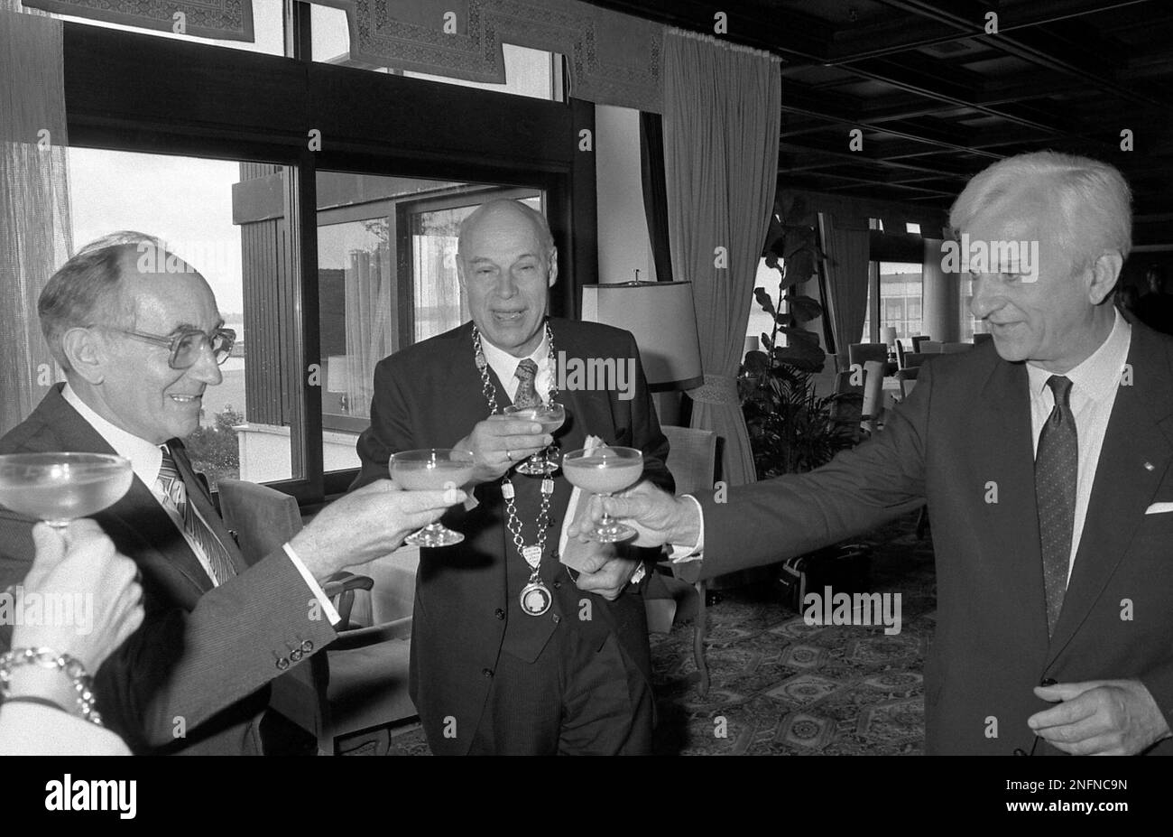German President Richard von Weizsaeker, right, has a glass of ...