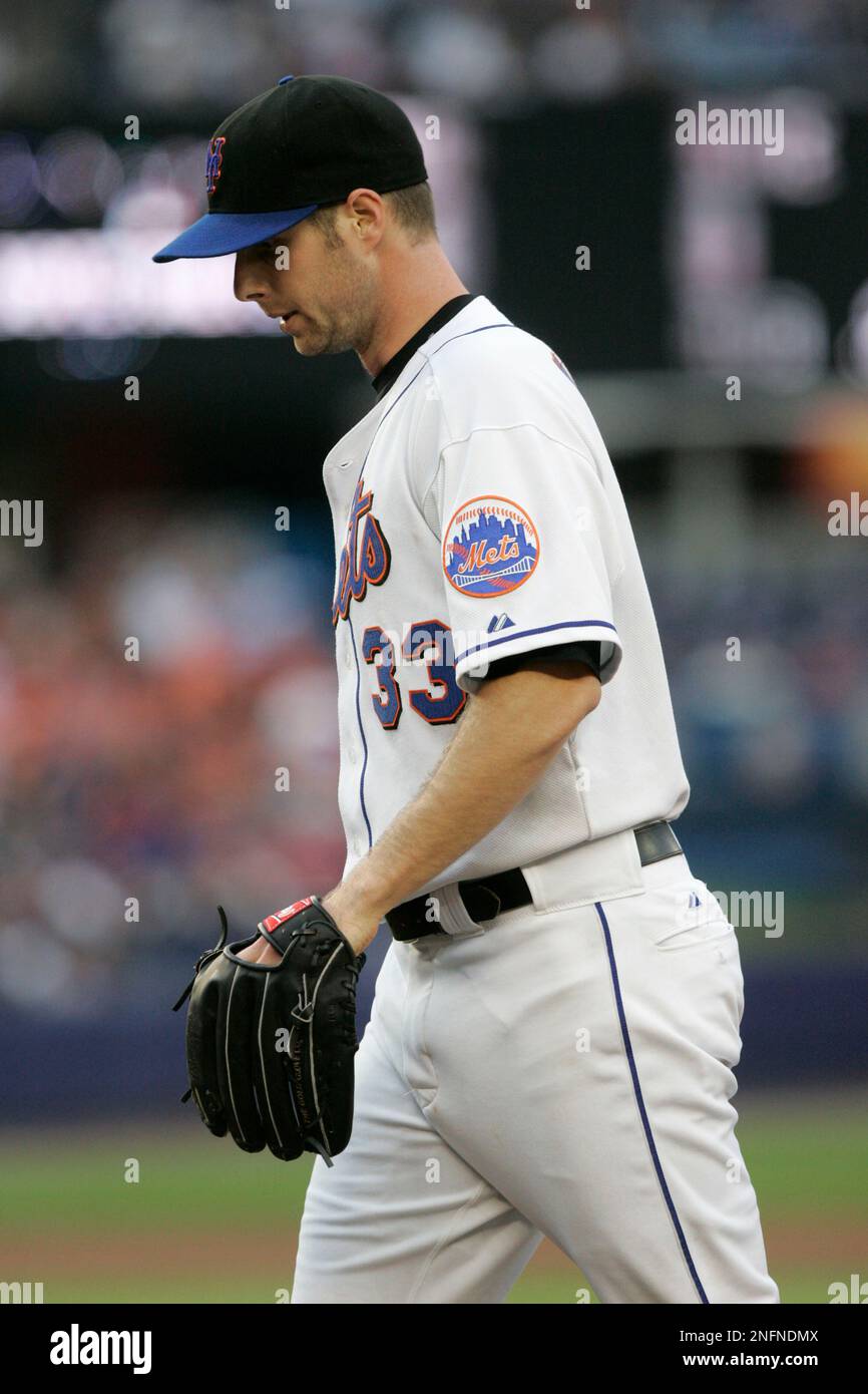 New York Mets starting pitcher John Maine (33) reacts after the end of ...