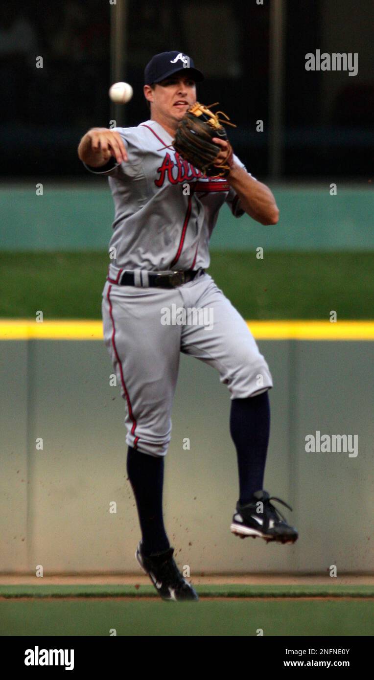 Atlanta Braves second baseman Kelly Johnson throws to first during a ...