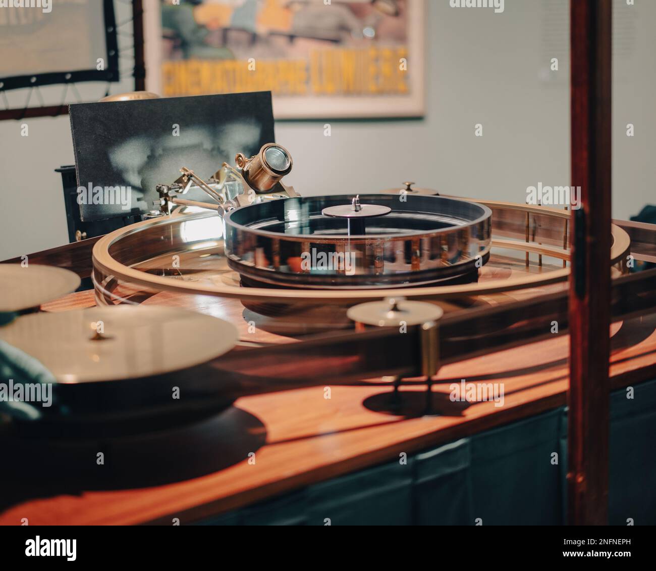 Turntable art hi-res stock photography and images - Alamy