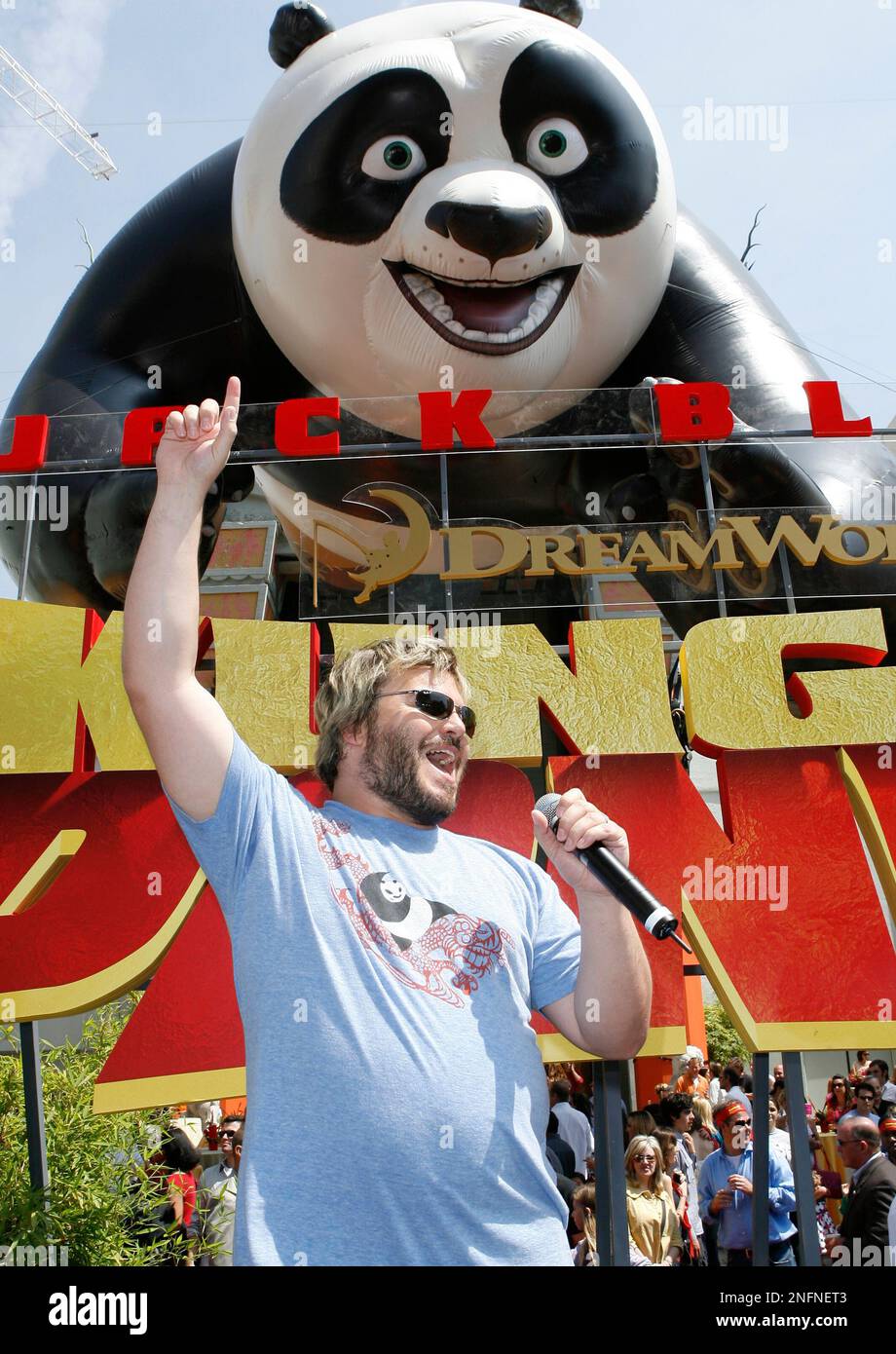 Actor Jack Black sings the theme song at the "Kung Fu Panda" premiere ...