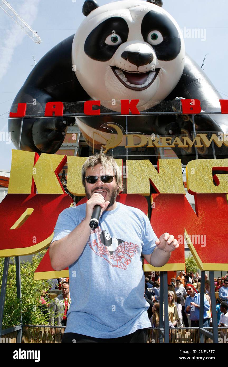 Actor Jack Black sings the theme song at the "Kung Fu Panda" premiere ...