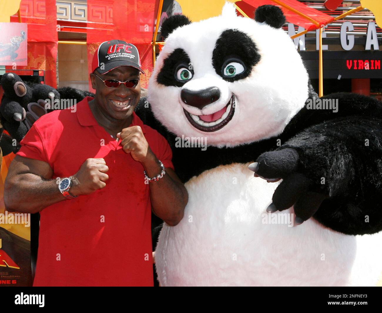 Actor Michael Clarke Duncan arrives at the "Kung Fu Panda" premiere in ...