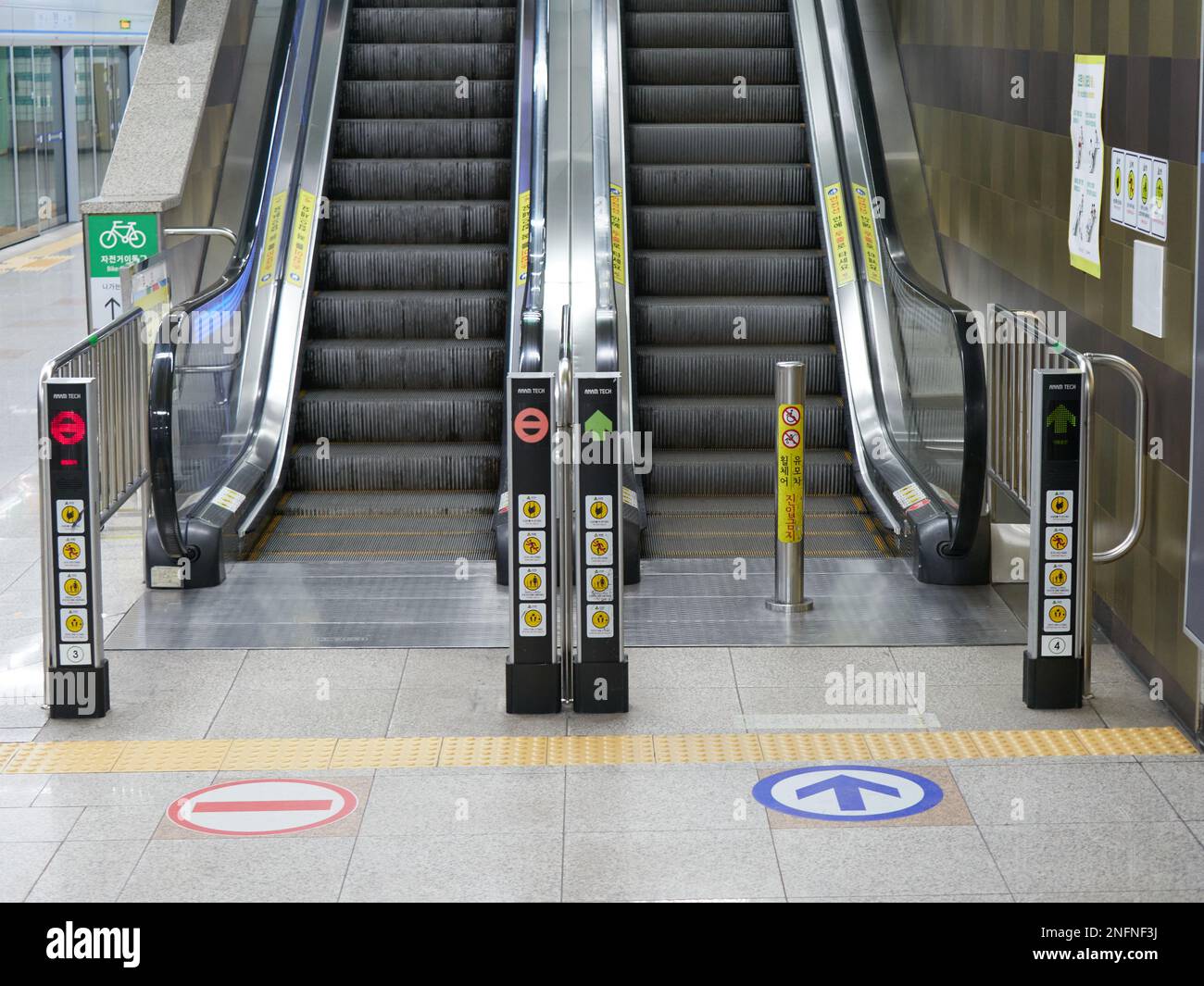 Subway Platform, Incheon, South Korea Stock Photo - Alamy