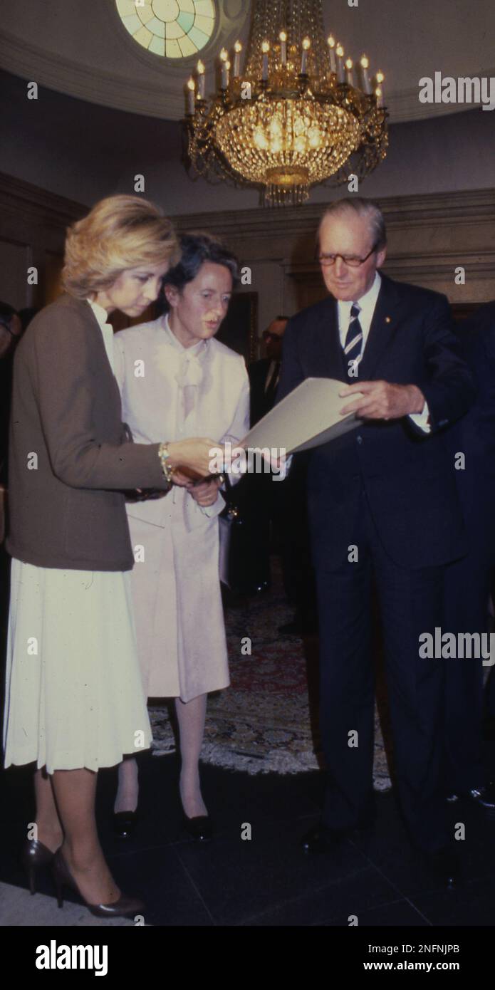 Queen Sofia, Veronica Carstens, wife of West German President Karl ...