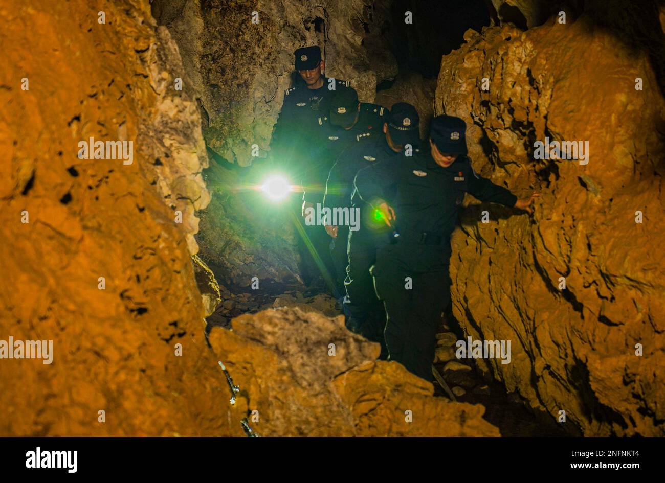 (230217) -- KUNMING, Feb. 17, 2023 (Xinhua) -- Forest police officers ...