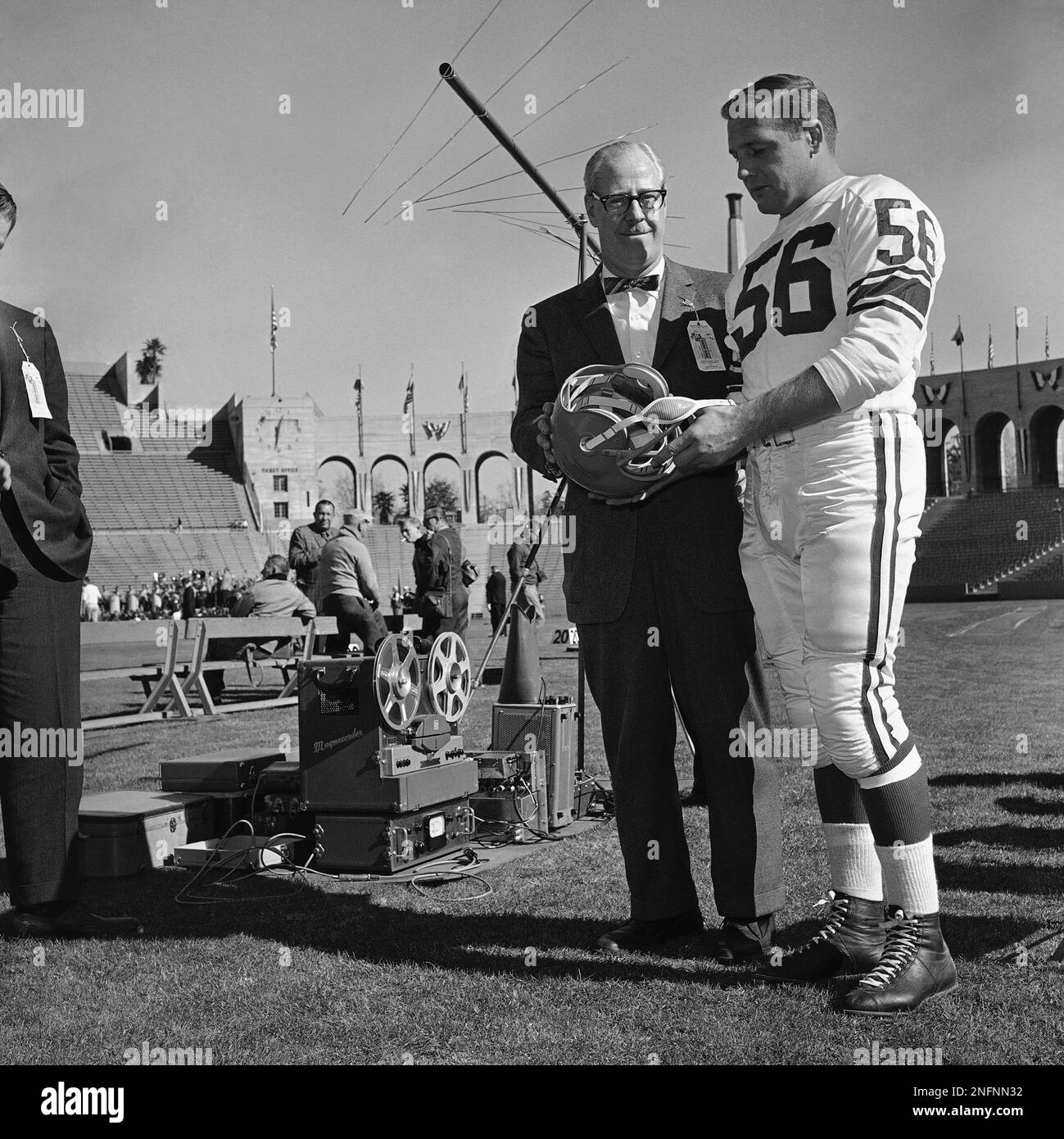 Linebacker Joe Schmidt, right, and Dr. Stephen Reid, chairman of a ...