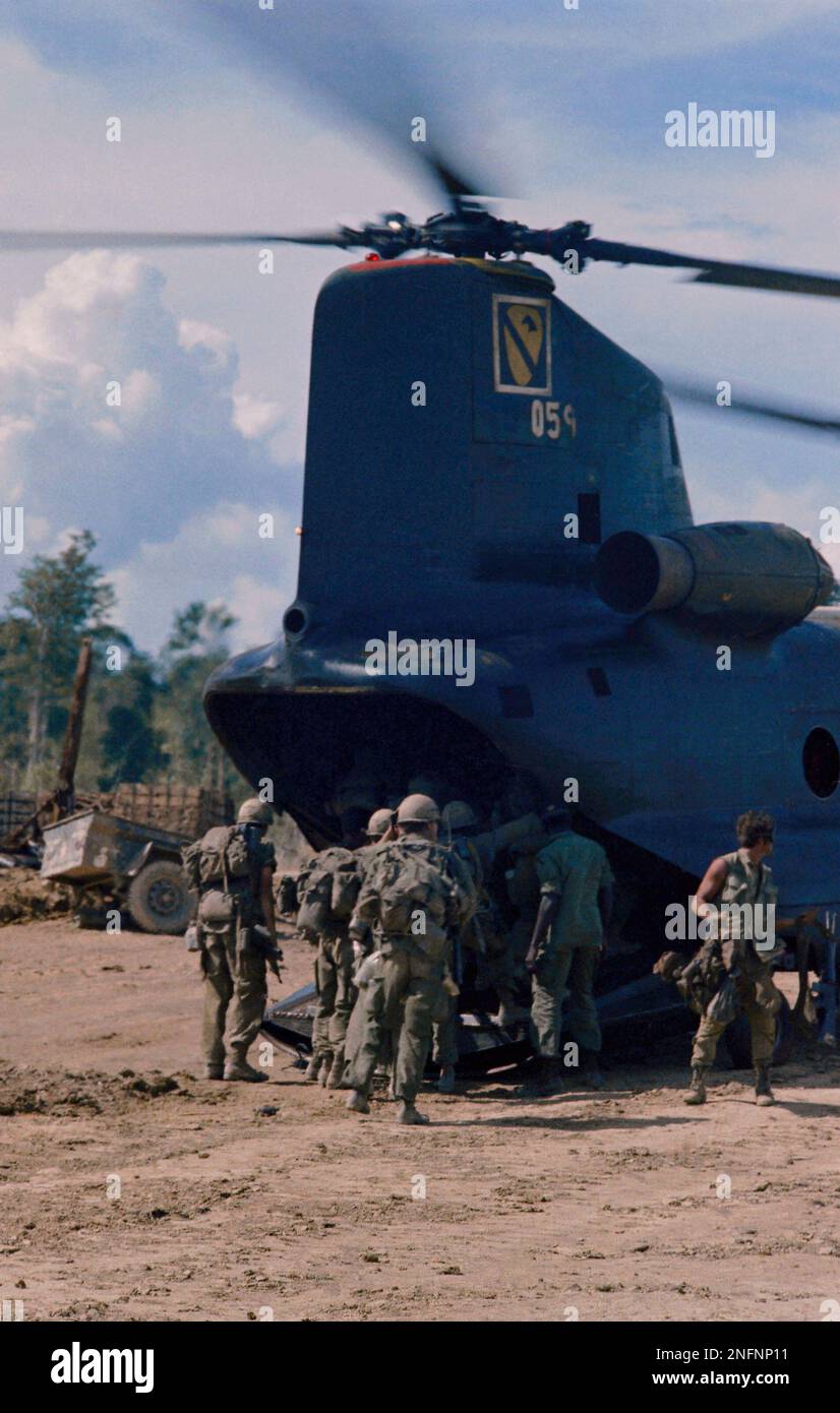 Members of Delta company, 5th Battalion, 12th Infantry of the 199th ...