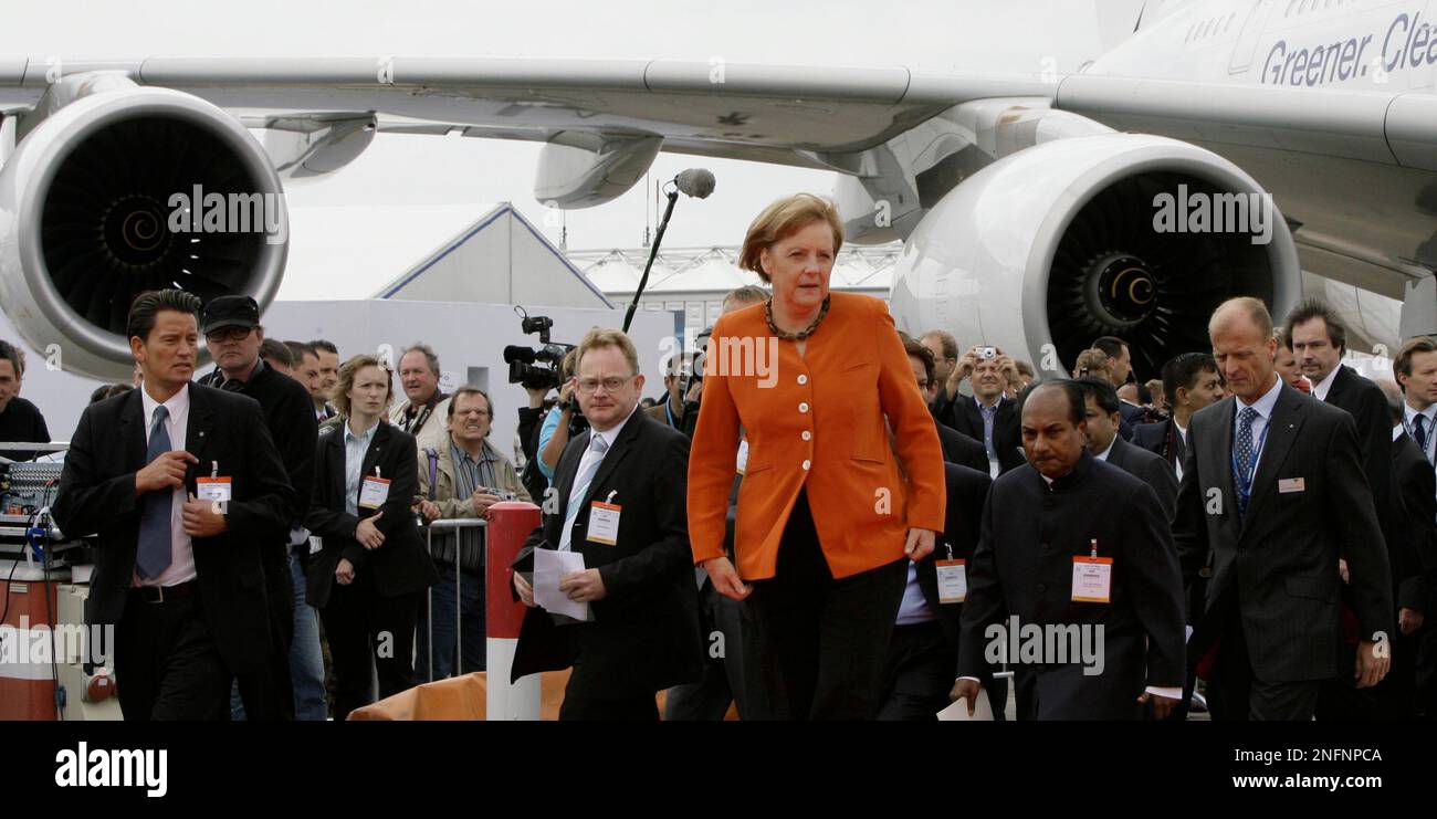 Bundeskanzlerin Angela Merkel, Mitte, kommt am Dienstag, 27. Mai 2008 ...