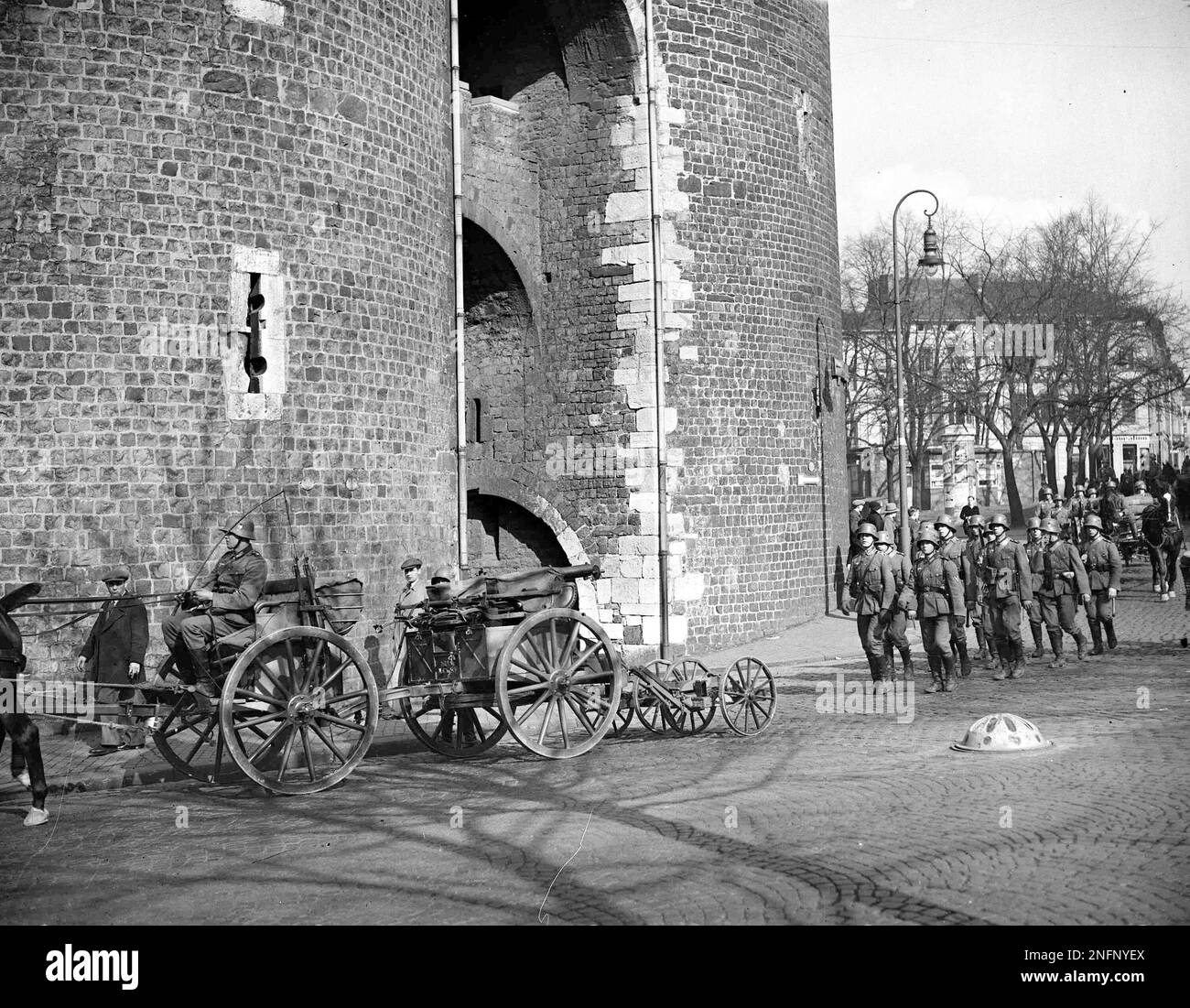 German machine-gun crews with their guns march into Aachen, Germany ...