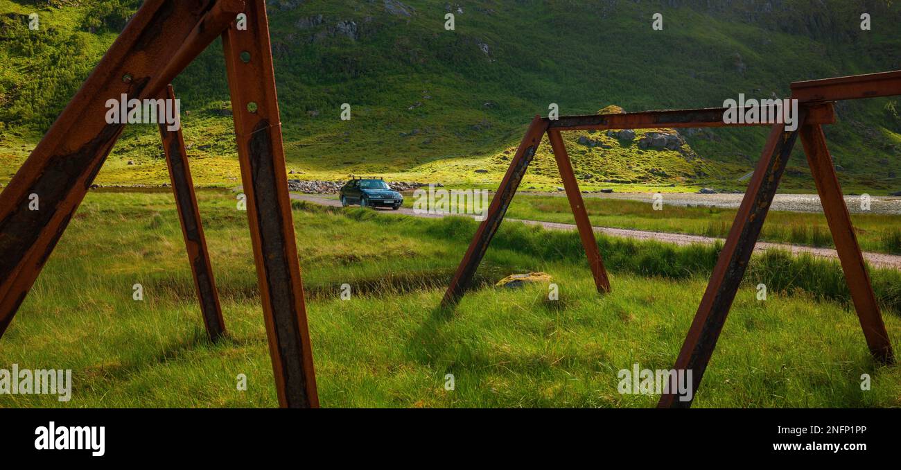 Lone rode hi-res stock photography and images - Alamy