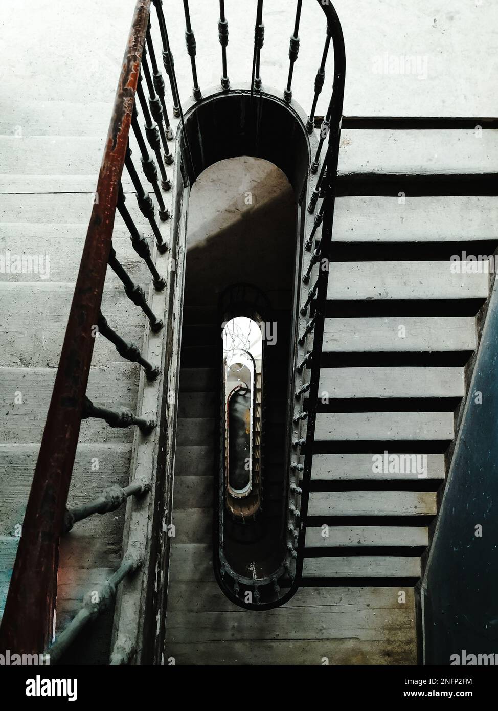 Round staircase shot hi-res stock photography and images - Alamy