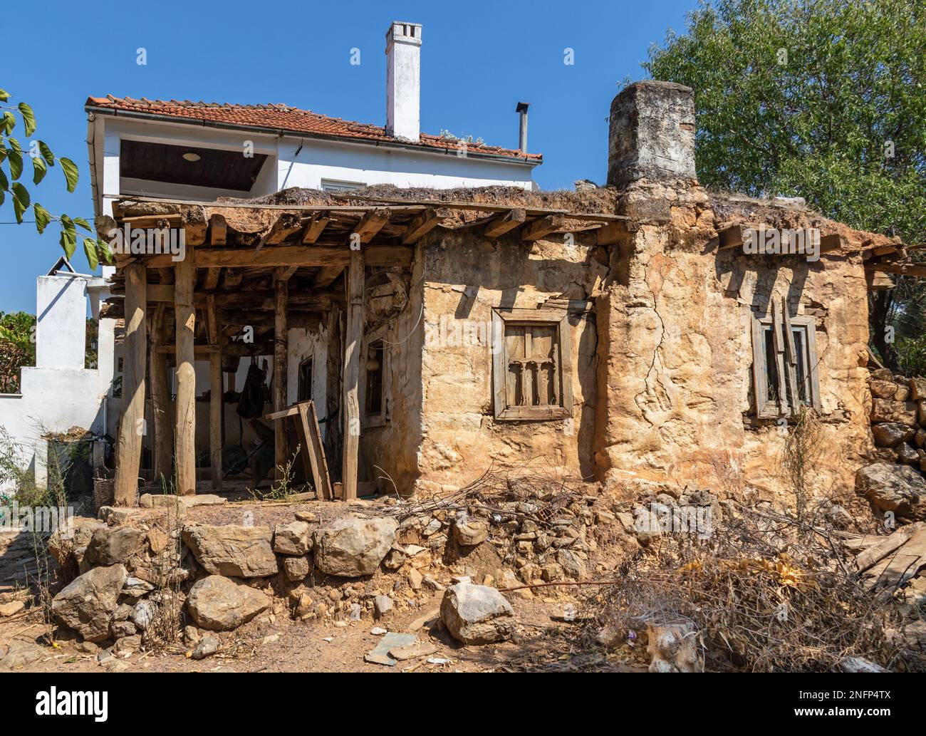 Run down house hi-res stock photography and images - Alamy
