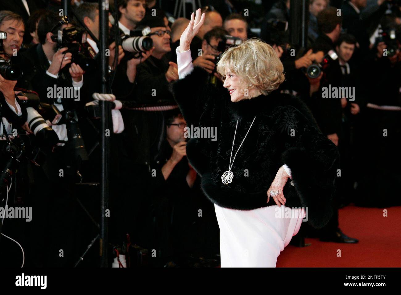 French actress Jeanne Moreau arrives to the premiere of the film "Vicky ...