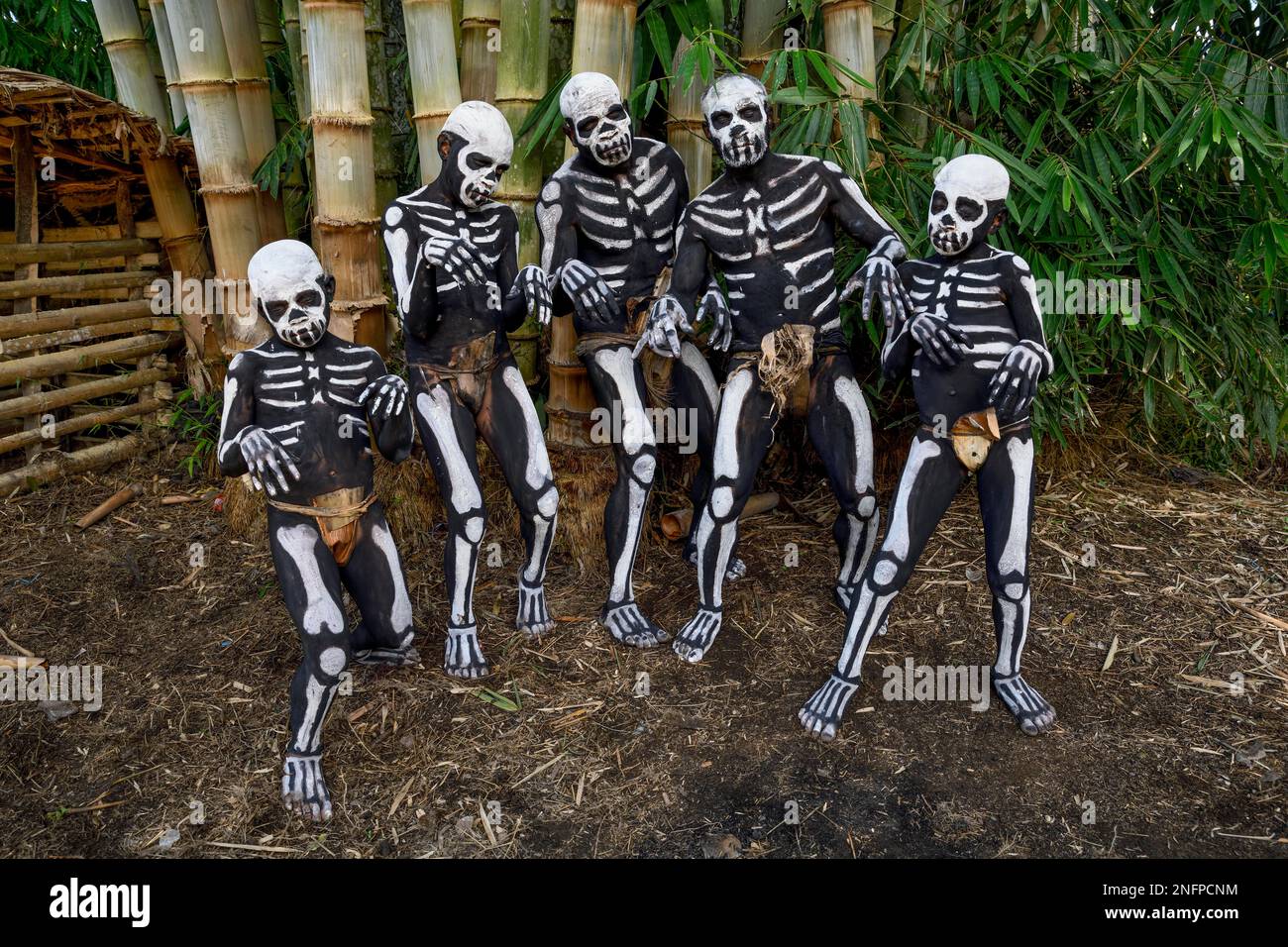Natives with skeleton painting, Omo Bugamo tribe or skeleton people ...