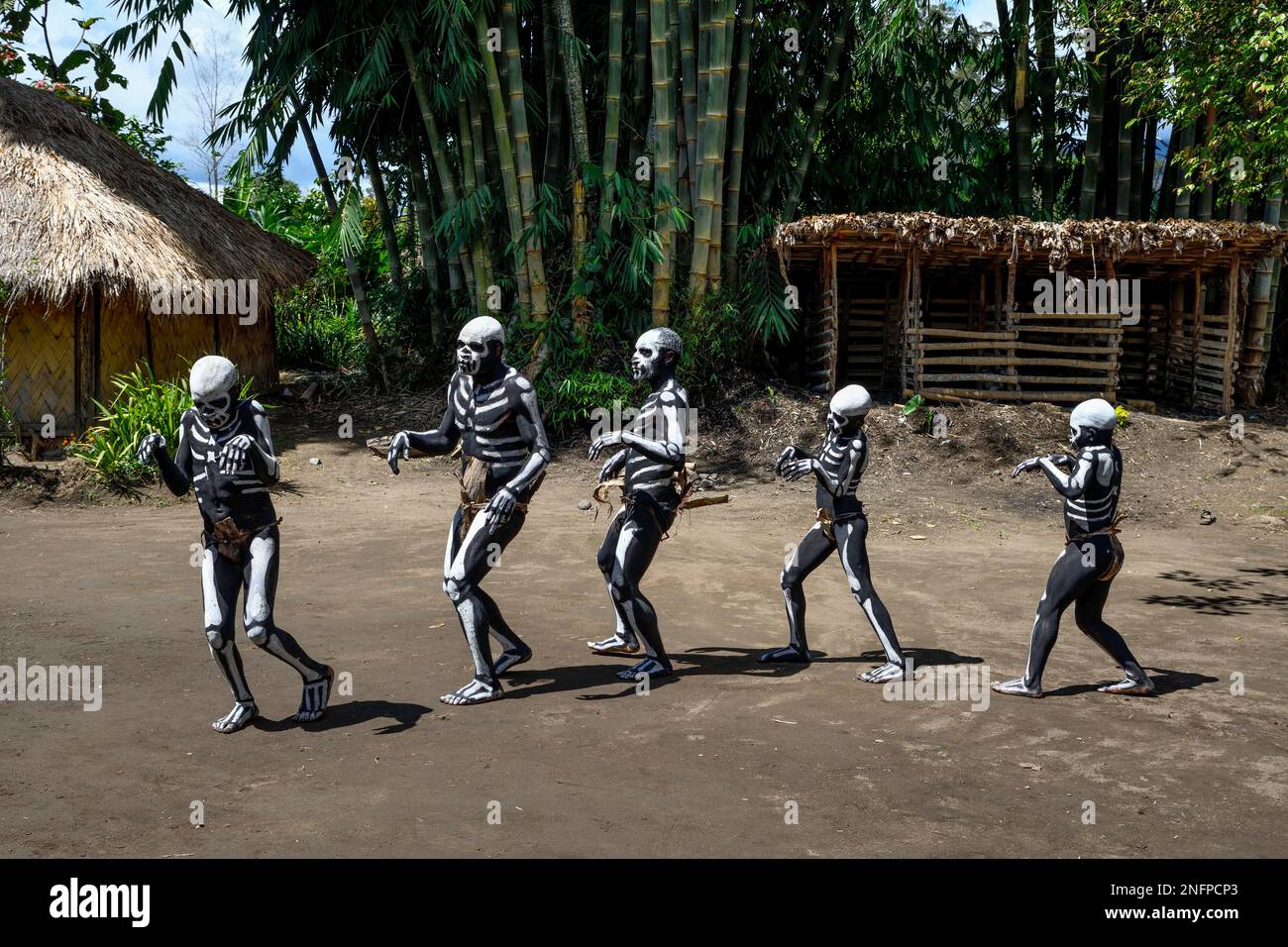 Natives with skeleton painting, Omo Bugamo tribe or skeleton people ...