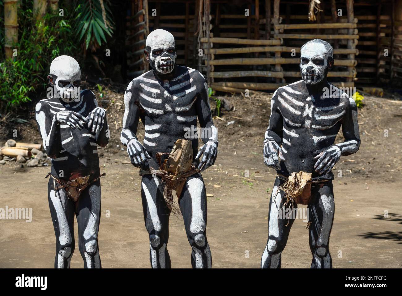 Natives with skeleton painting, Omo Bugamo tribe or skeleton people ...