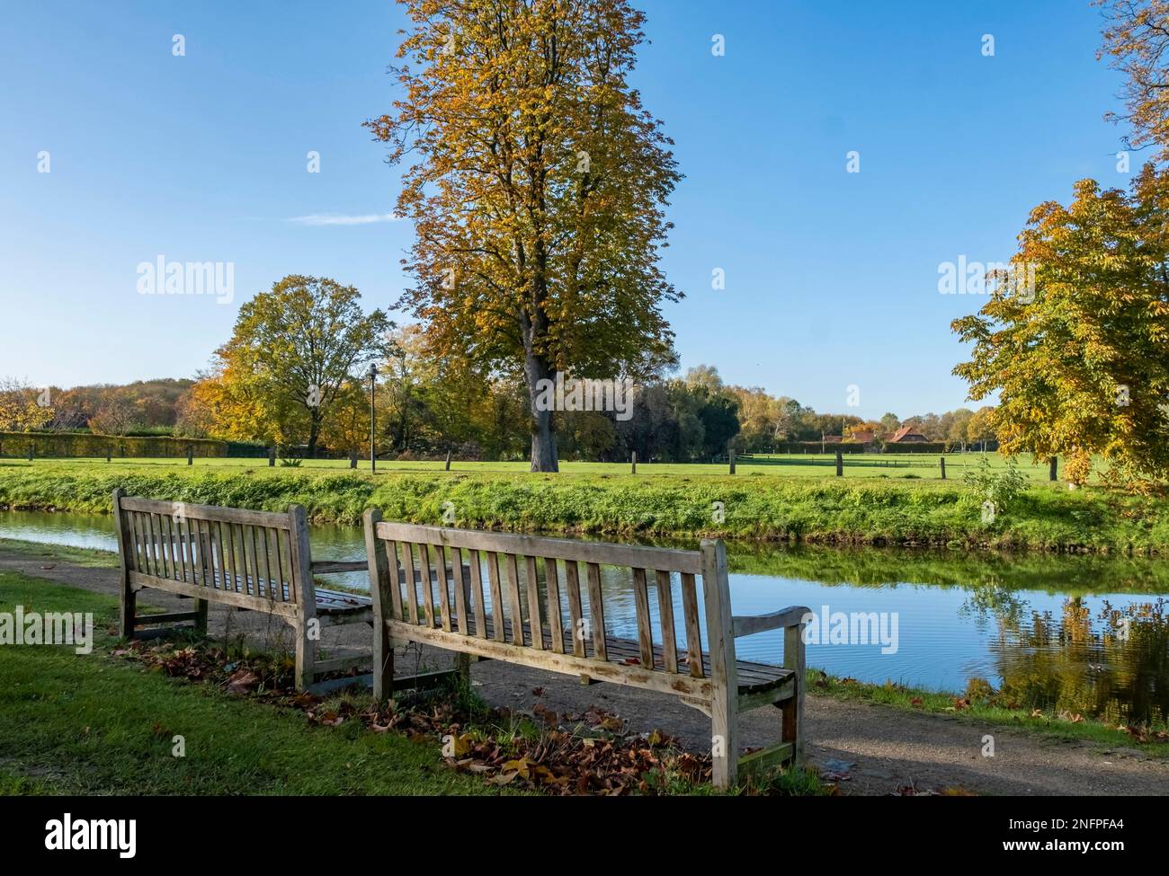Different benches hi-res stock photography and images - Alamy