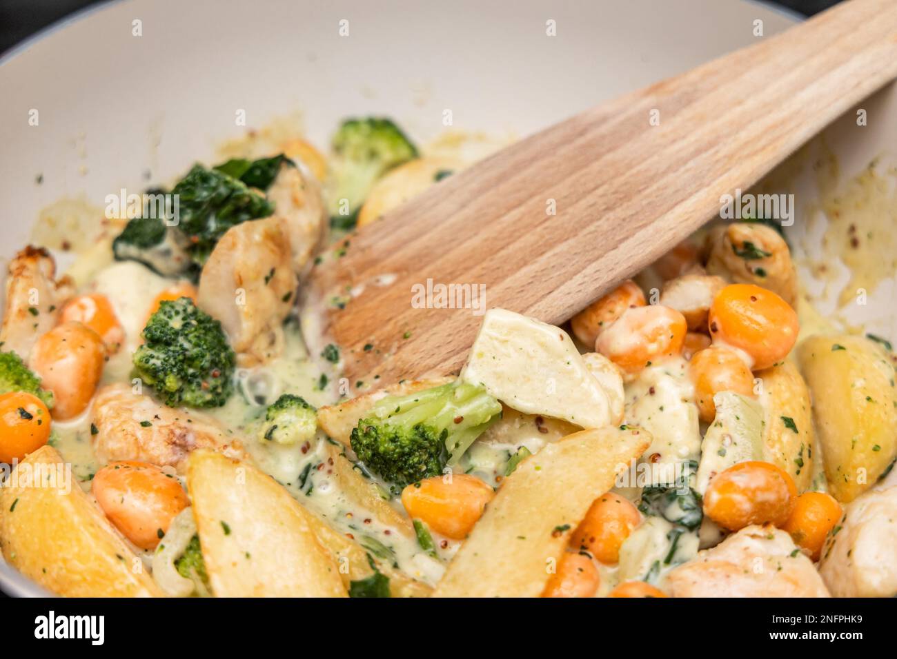 Quick meal vegetable pan Stock Photo - Alamy