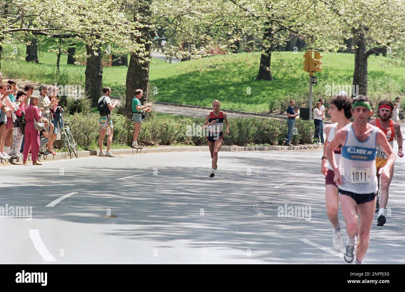 Grete Waitz running during the Trevira twosome race on April 27, 1985 ...