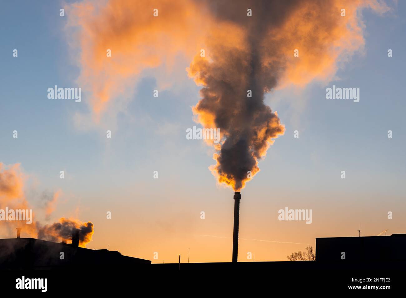 Chemistry and industry hi-res stock photography and images - Alamy