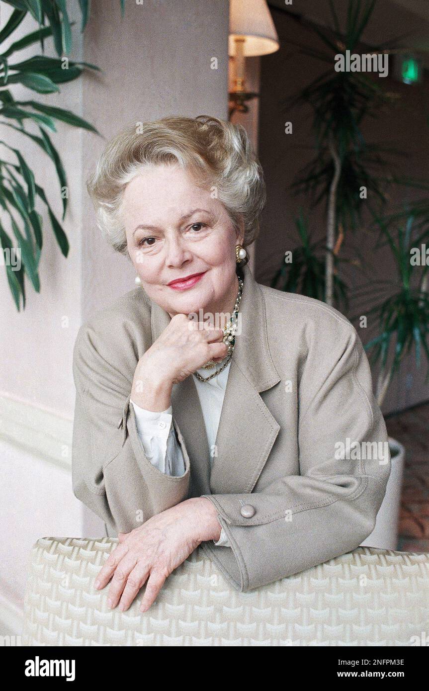 Actress Olivia de Havilland is shown in Los Angeles, Jan. 30, 1986. (AP ...