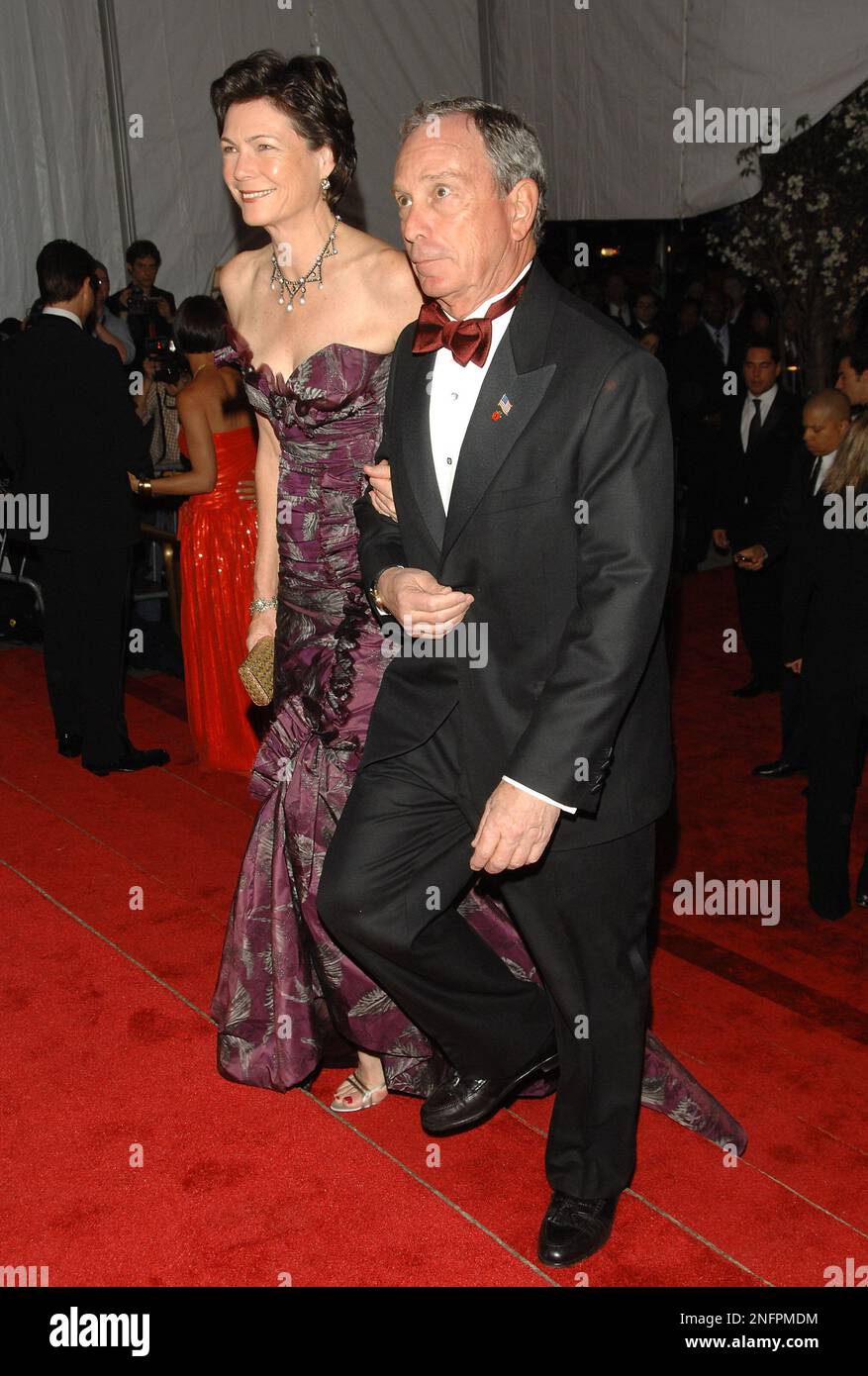 Mayor Michael Bloomberg and girlfriend Diana Taylor arrive at the ...