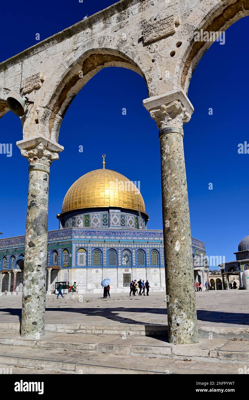 Jerusalem Israel. Dome of the rock mosque at Temple Mount Stock Photo ...