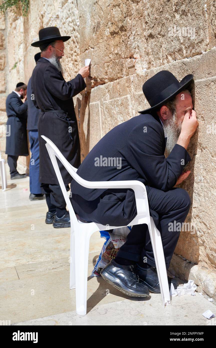 Jerusalem Israel. Orthodox jews praying at the wailing wall Stock Photo ...