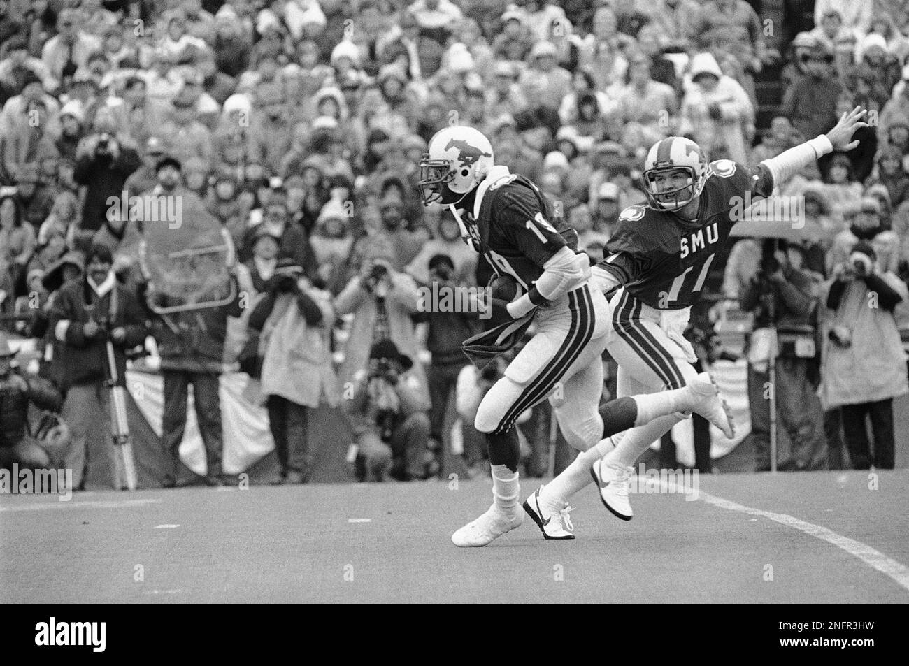 Southern Methodist University quarterback Lance McIlhenny (11) hands ...