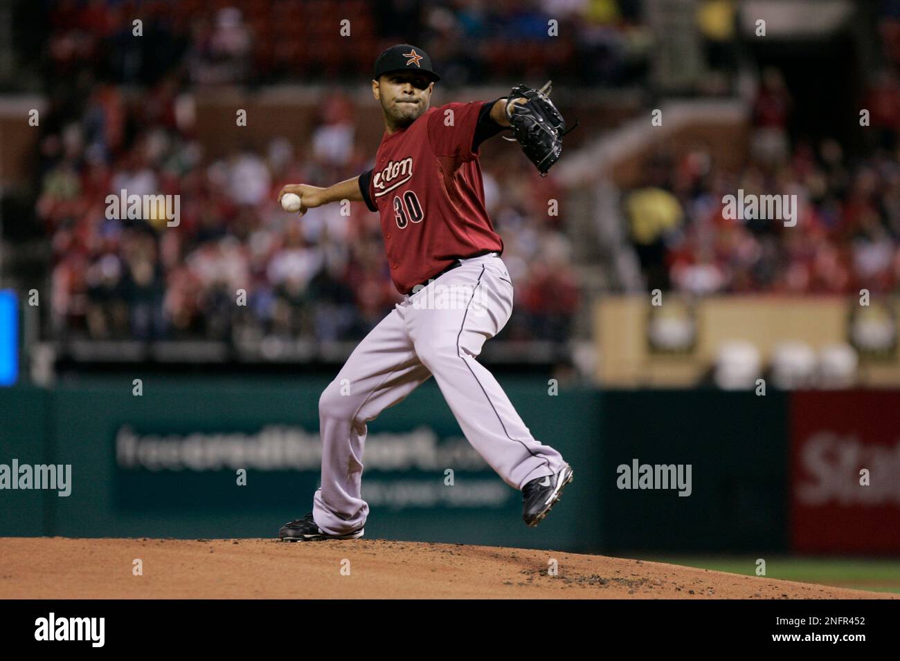 Houston Astros starting pitcher Shawn Chacon throws during a baseball ...