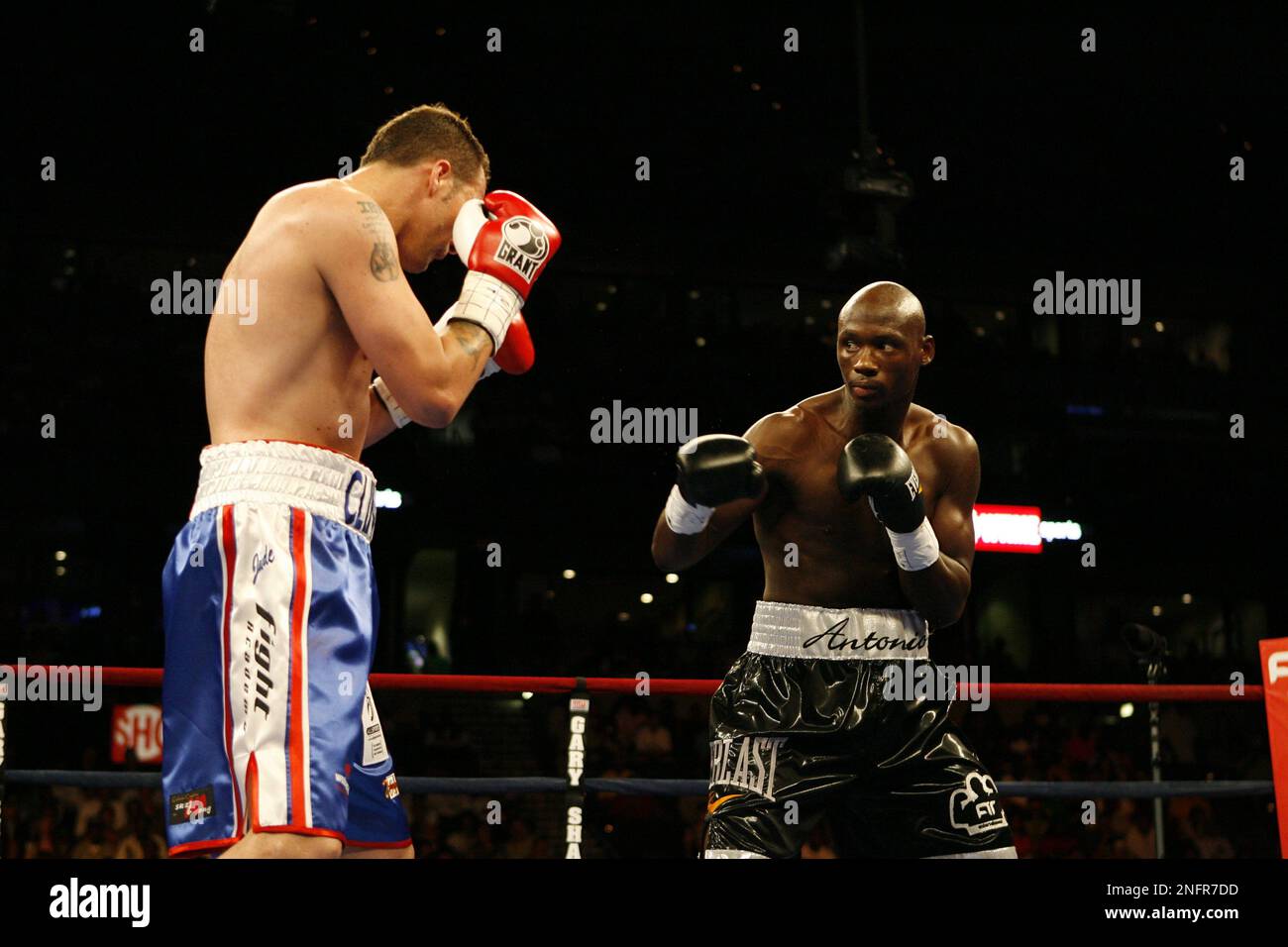 Antonio Tarver, right, and Clinton Woods battle during the IBF/IBO ...
