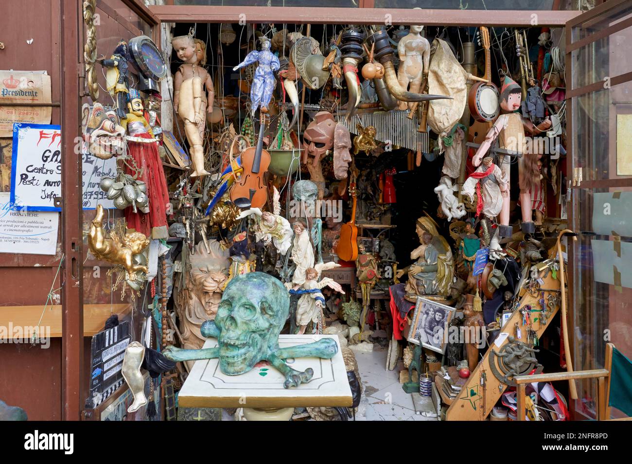 Junk shop interior hi-res stock photography and images - Alamy