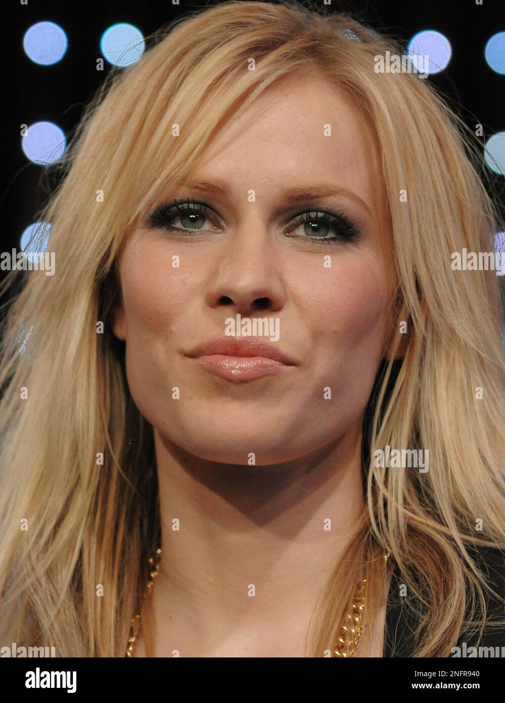 Singer Natasha Bedingfield makes an appearance on MTV's Total Request ...