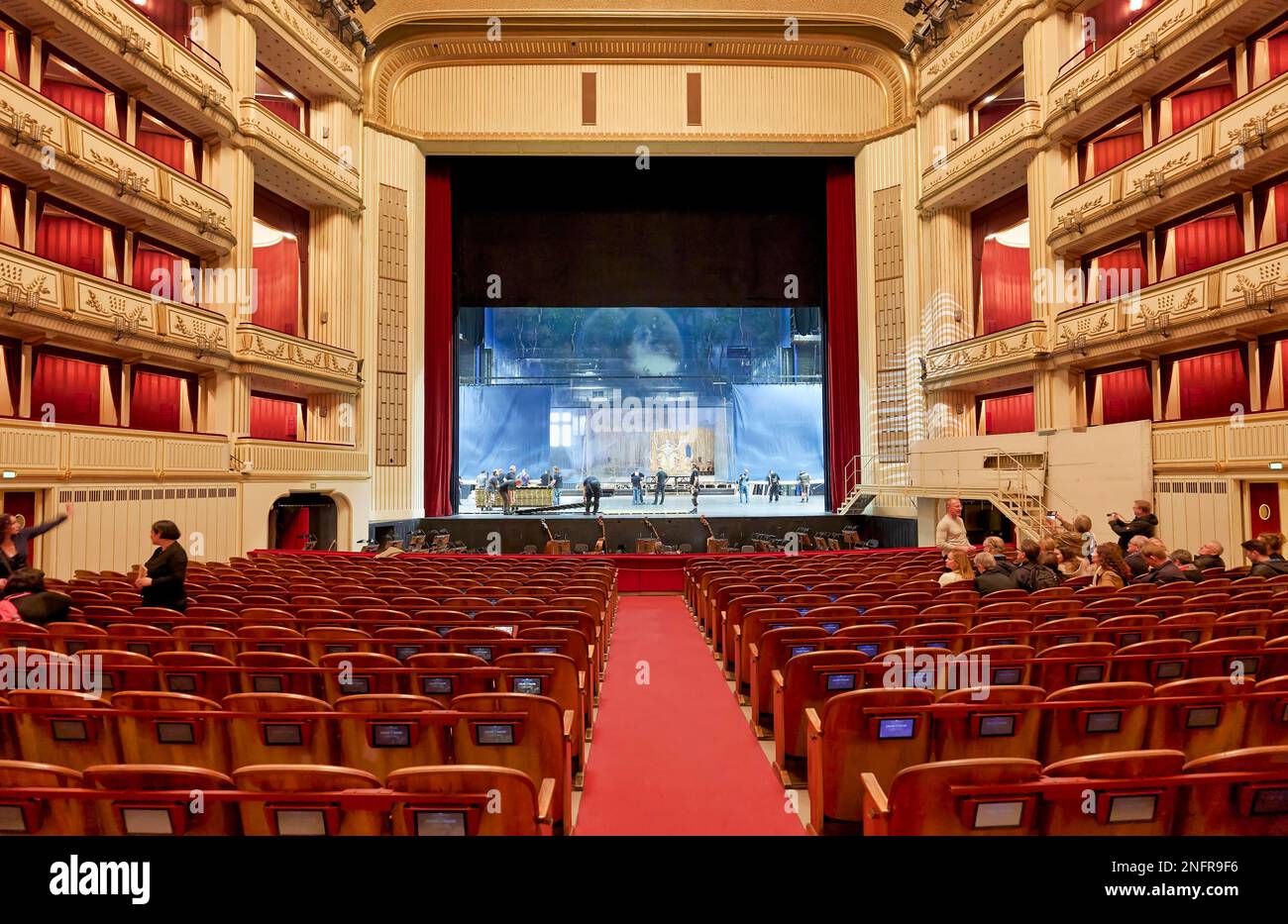 The Vienna State Opera (Wiener Staatsoper)- Vienna Austria Stock Photo ...