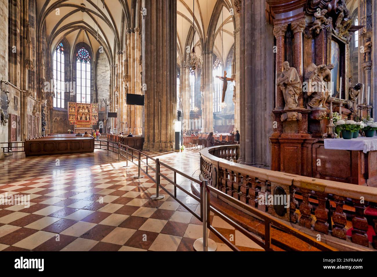 Vienna stephansdom altar hi-res stock photography and images - Alamy