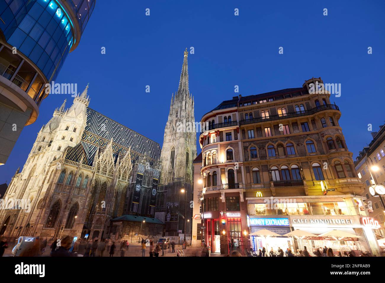 Downtown stephansplatz hi-res stock photography and images - Alamy
