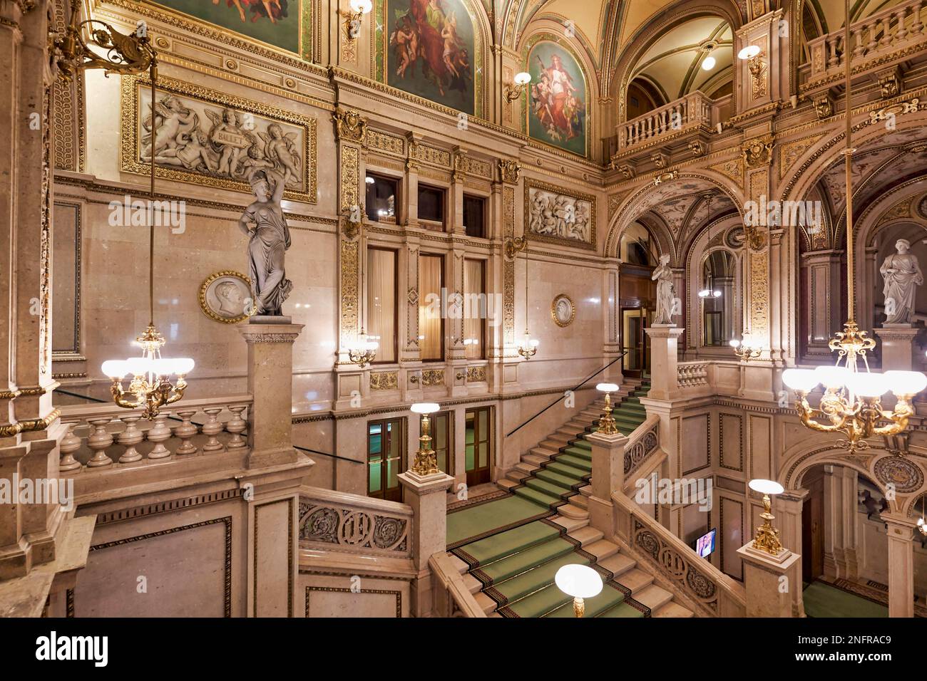 The Vienna State Opera (Wiener Staatsoper)- Vienna Austria Stock Photo ...