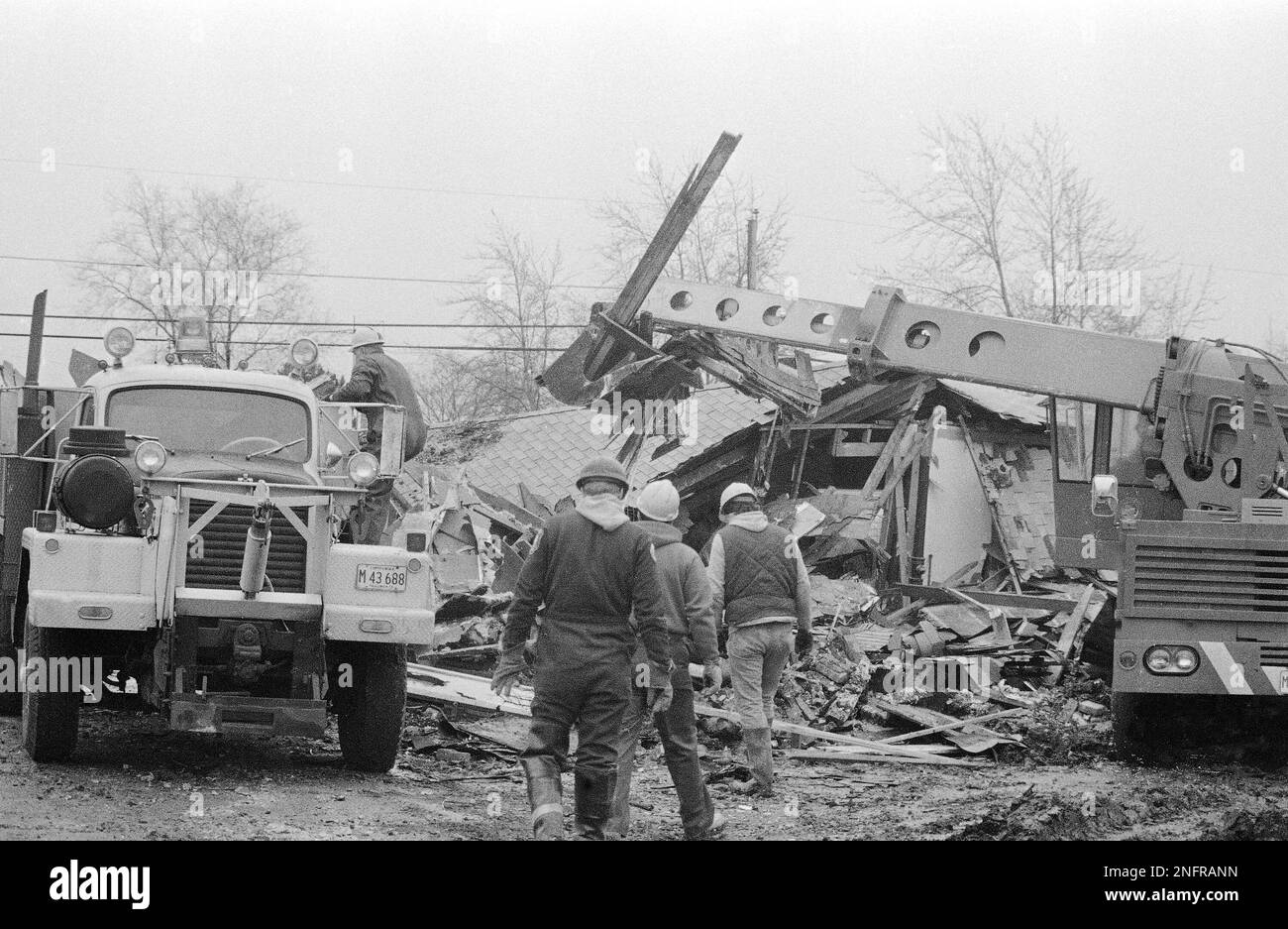 Workmen finish destruction of the home of serial killer John Wayne Gacy ...
