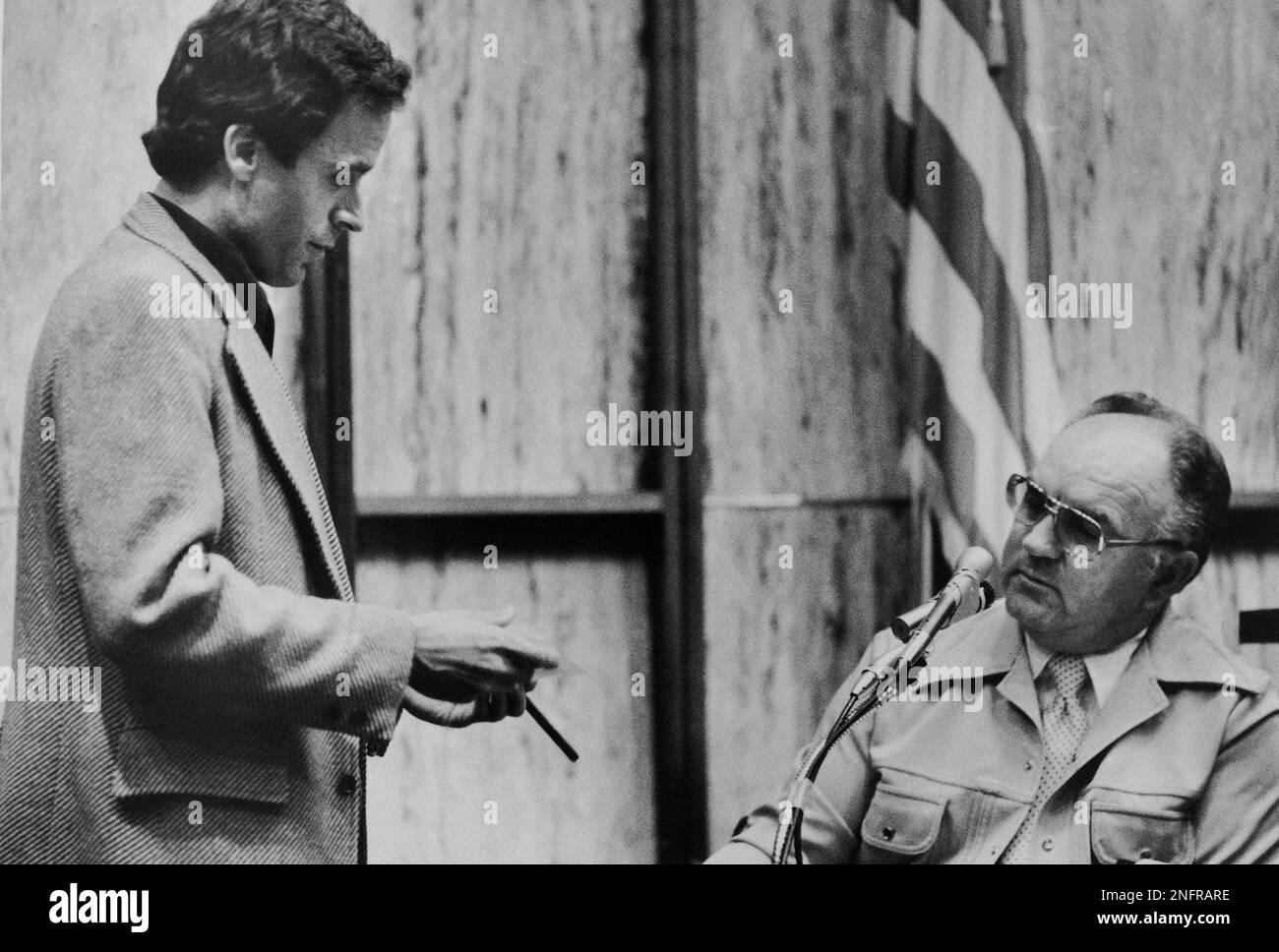 Accused murderer Theodore Bundy, left, representing himself, cross ...