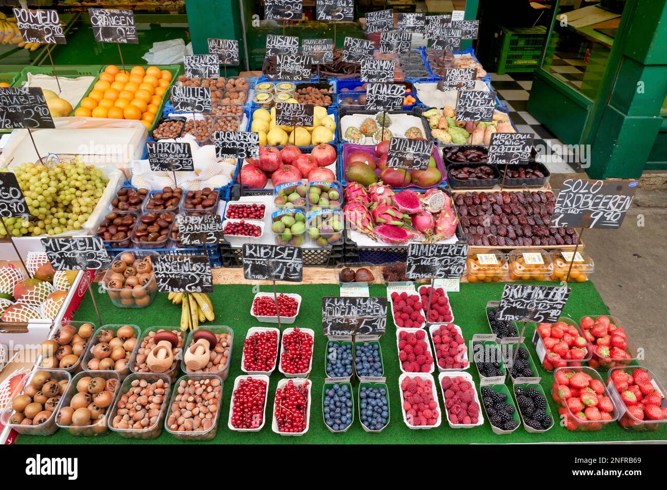 Vegetable stand naschmarkt vienna austria hi-res stock photography and ...