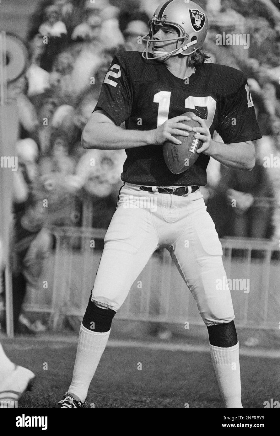 Oakland Raiders quarterback Ken Stabler shown in action in 1974. (AP ...