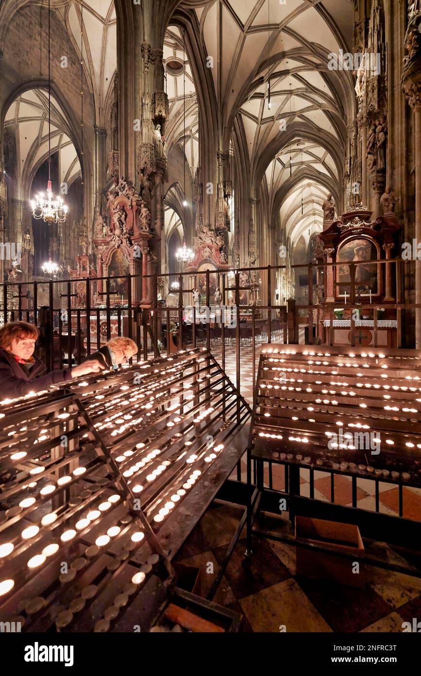 Vienna stephansdom pillar hi-res stock photography and images - Alamy