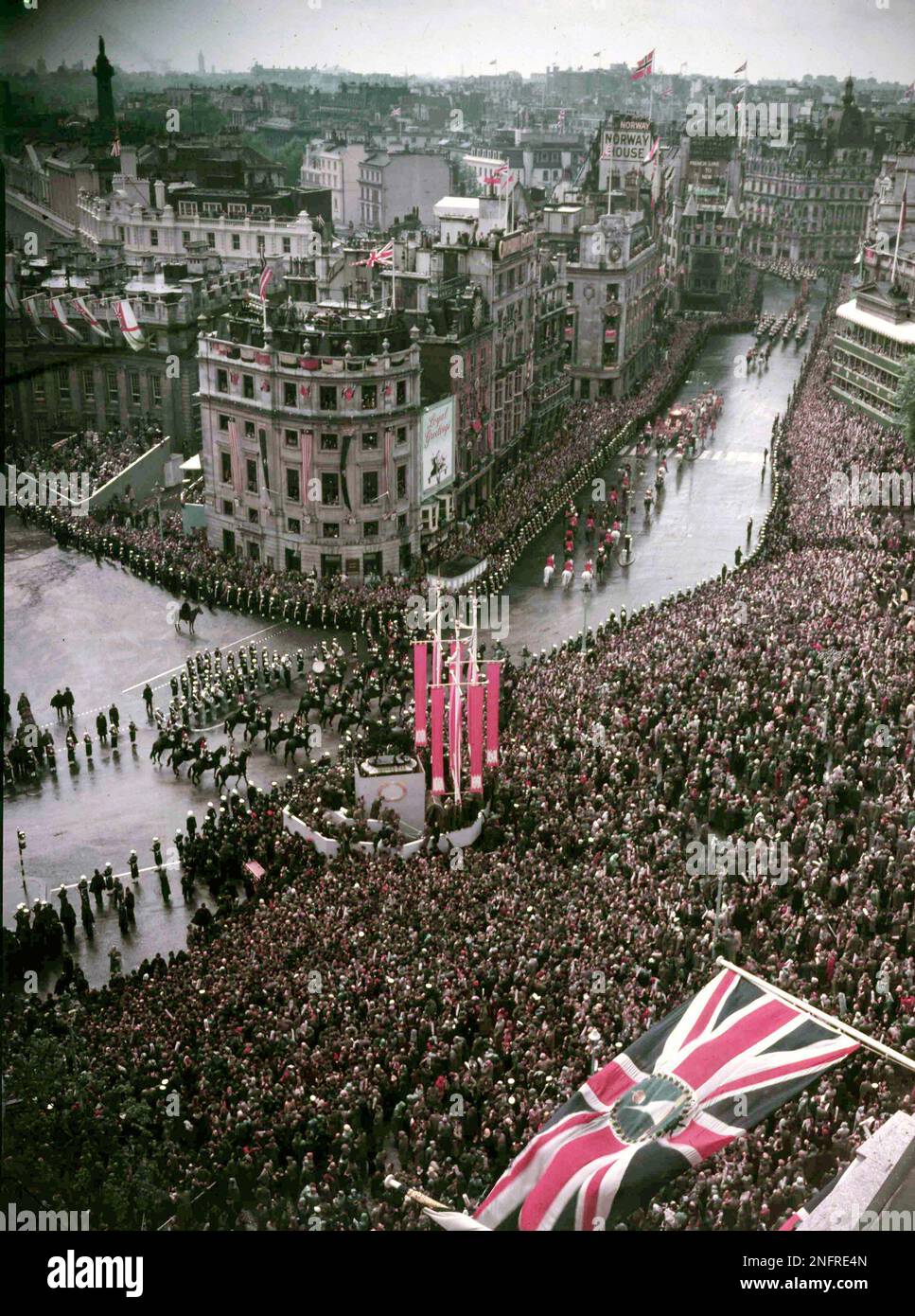 The Golden Coach, with the newly crowned Queen Elizabeth II inside ...