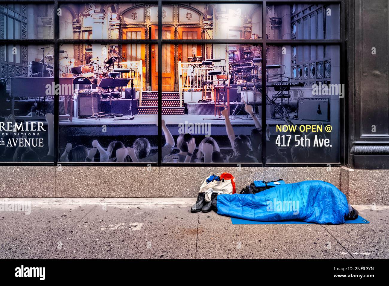 New York. Manhattan. Homeless sleeping in 5th Avenue Stock Photo - Alamy