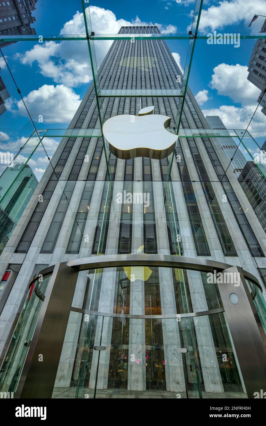 Apple store 5th avenue hi-res stock photography and images - Alamy