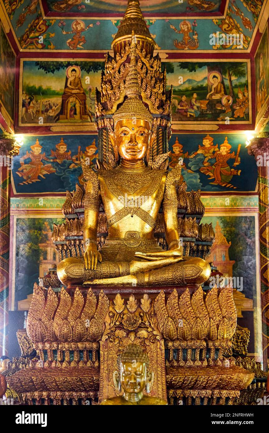The golden interiors of the Wat Phnom Temple in Phnom Penh, Cambodia ...