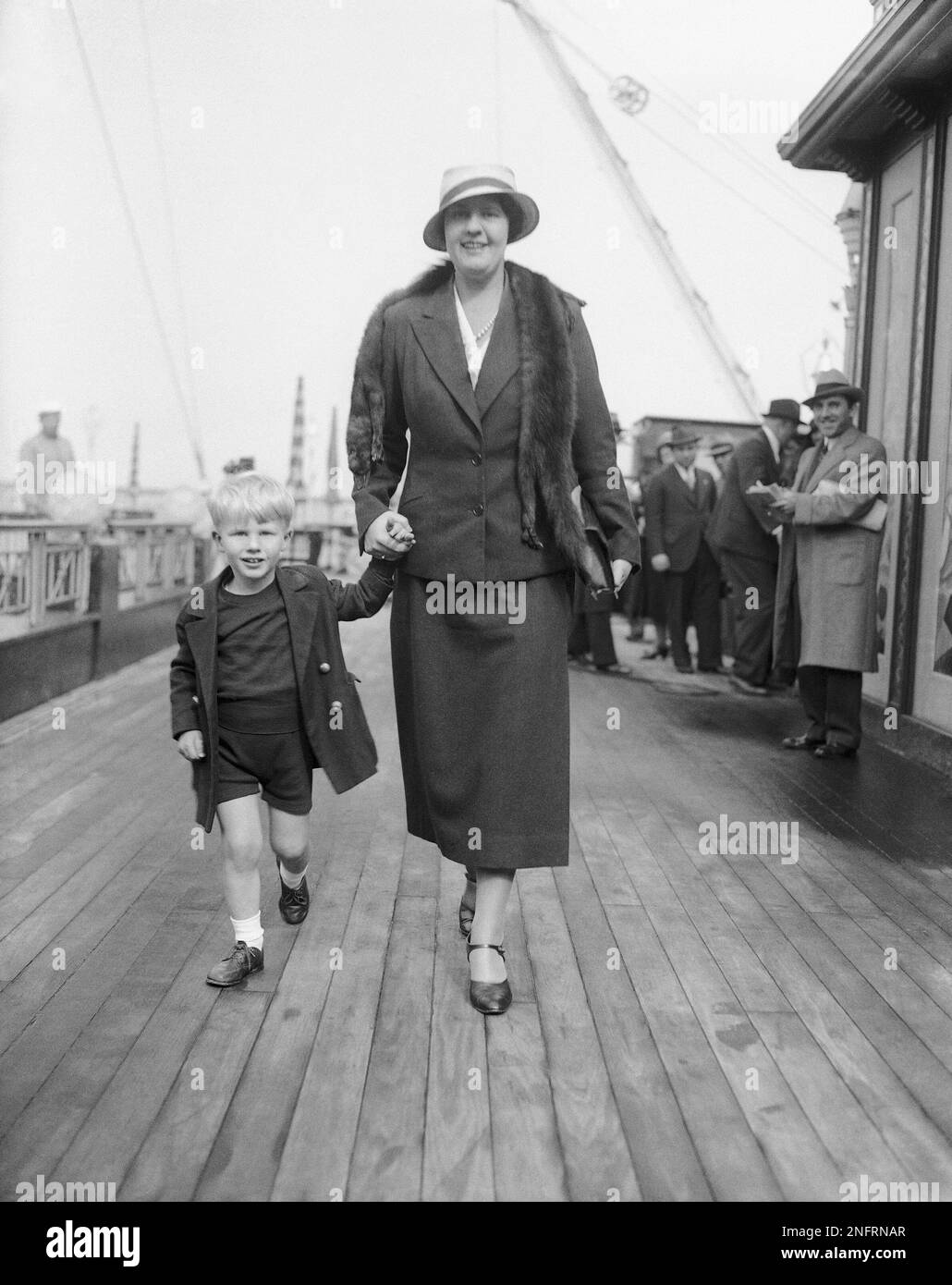 Dorothy Thompson, wife of Nobel Prize-winning writer Sinclair Lewis and ...