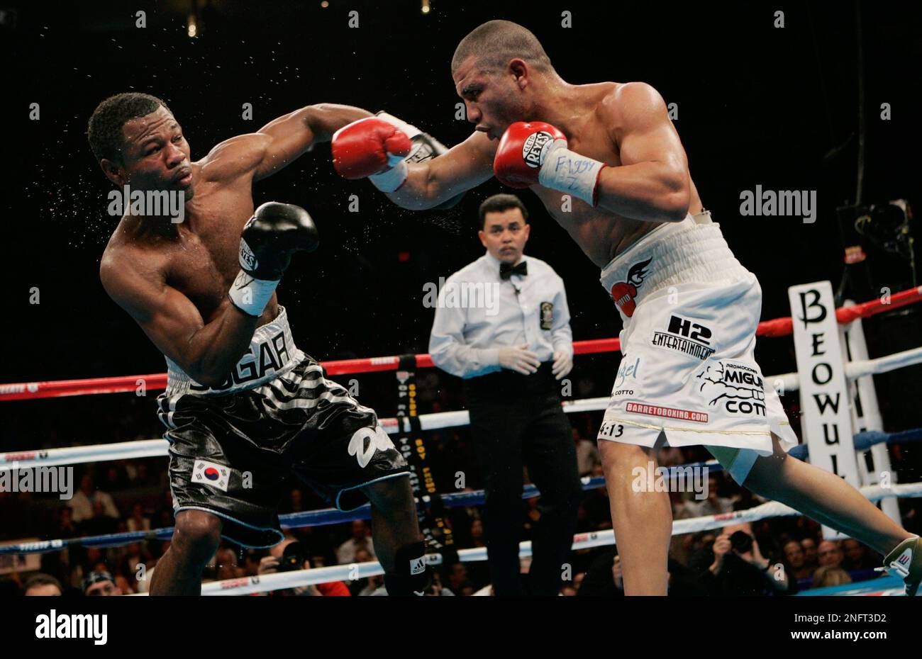 Shane Mosley, right, and Miguel Cotto spar during the WBA welterweight ...
