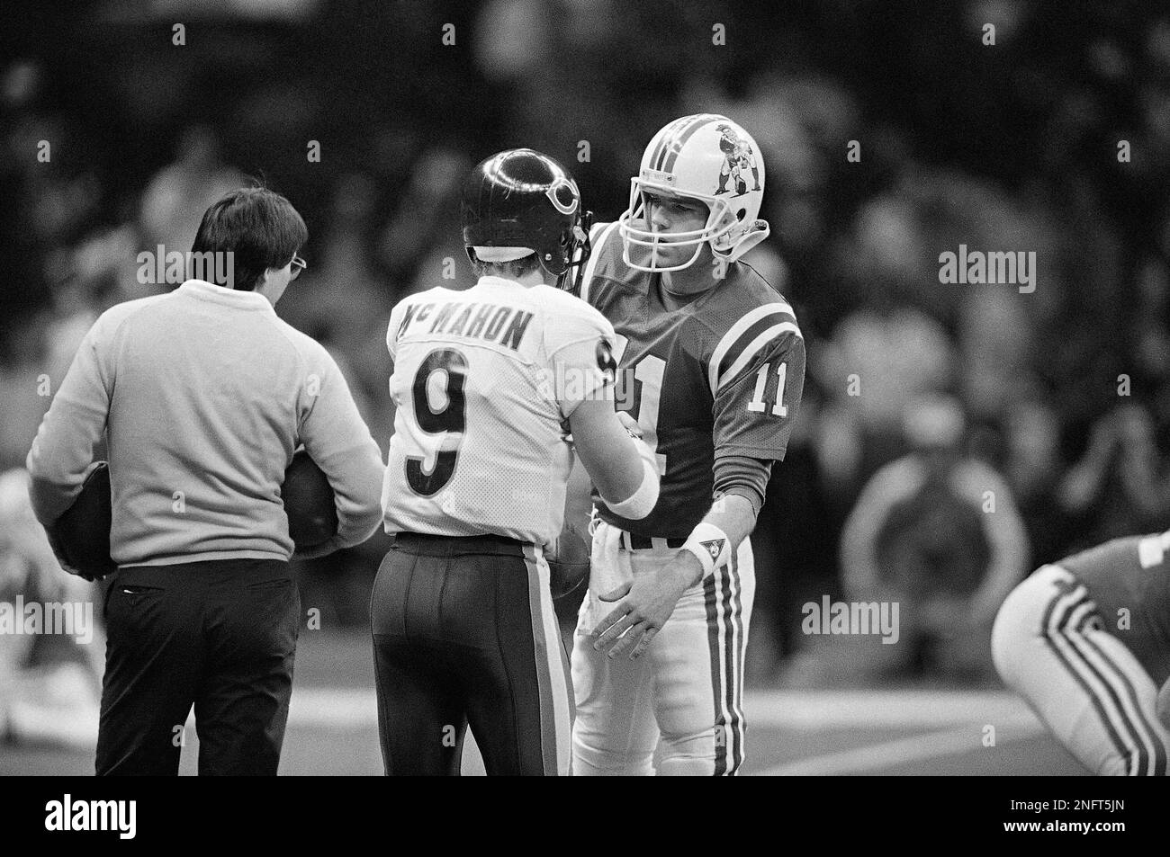 Chicago Bears quarterback Jim McMahon, left, and New England Patriots ...